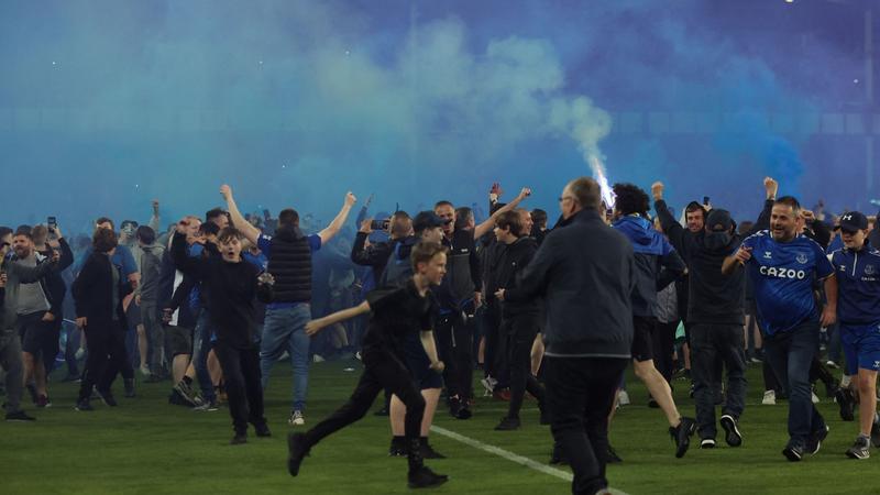 Managers warn over pitch invasions as police p | beIN SPORTS
