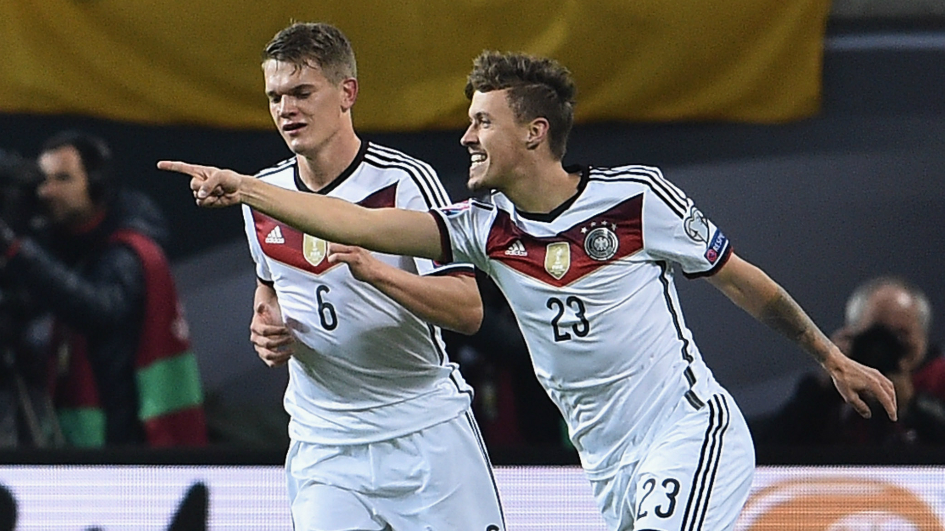 Manuel Neuer Diving Saves Wallpaper