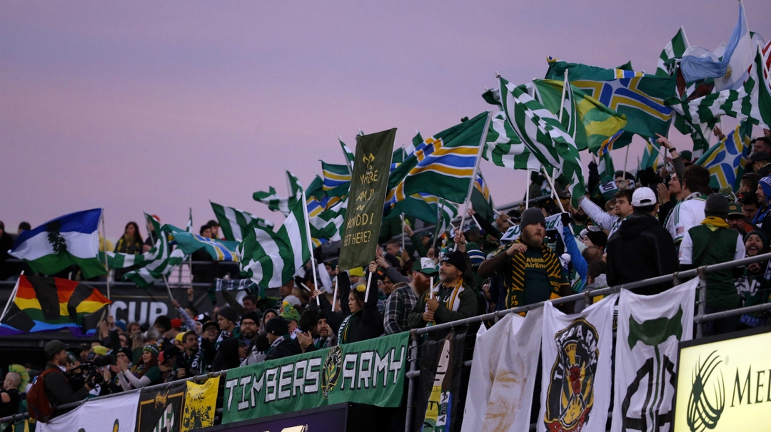 Throng of fans welcome back MLS Cup champion Timbers | beIN SPORTS
