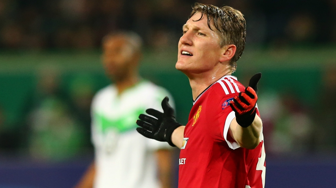 Low leaps to Schweinsteiger defence | beIN SPORTS