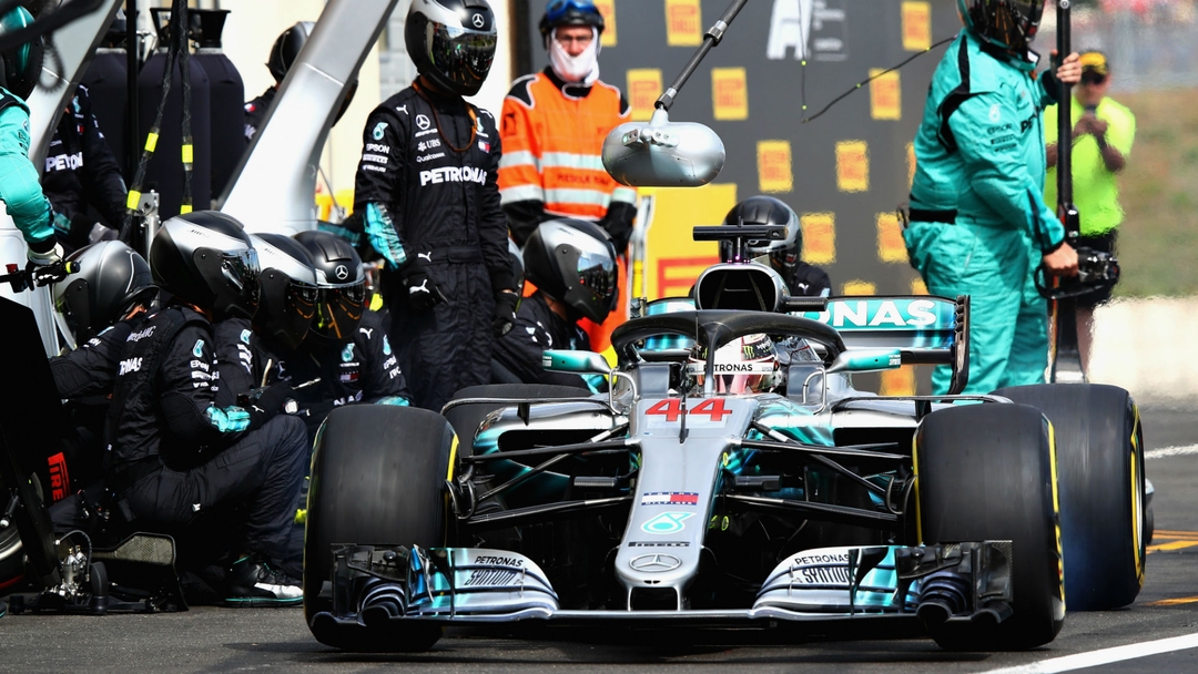 Hamilton's pit-stop mix-up joins pantheon of F | beIN SPORTS