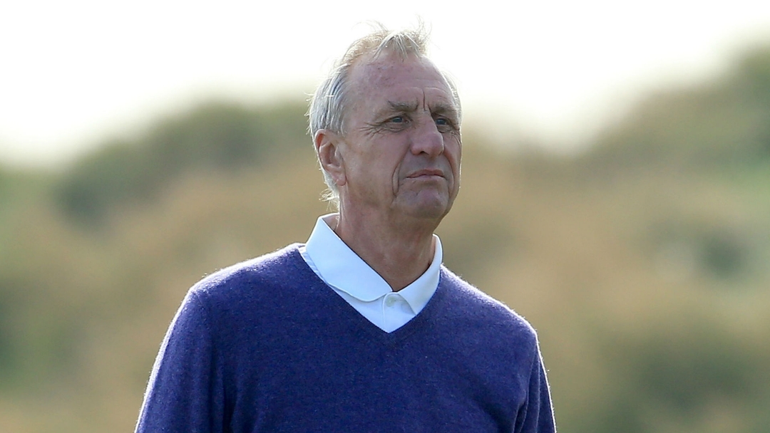 Barcelona unveil statue honouring Johan Cruyff | beIN SPORTS