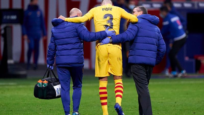 Pique Leaves Match With Knee Injury | beIN SPORTS