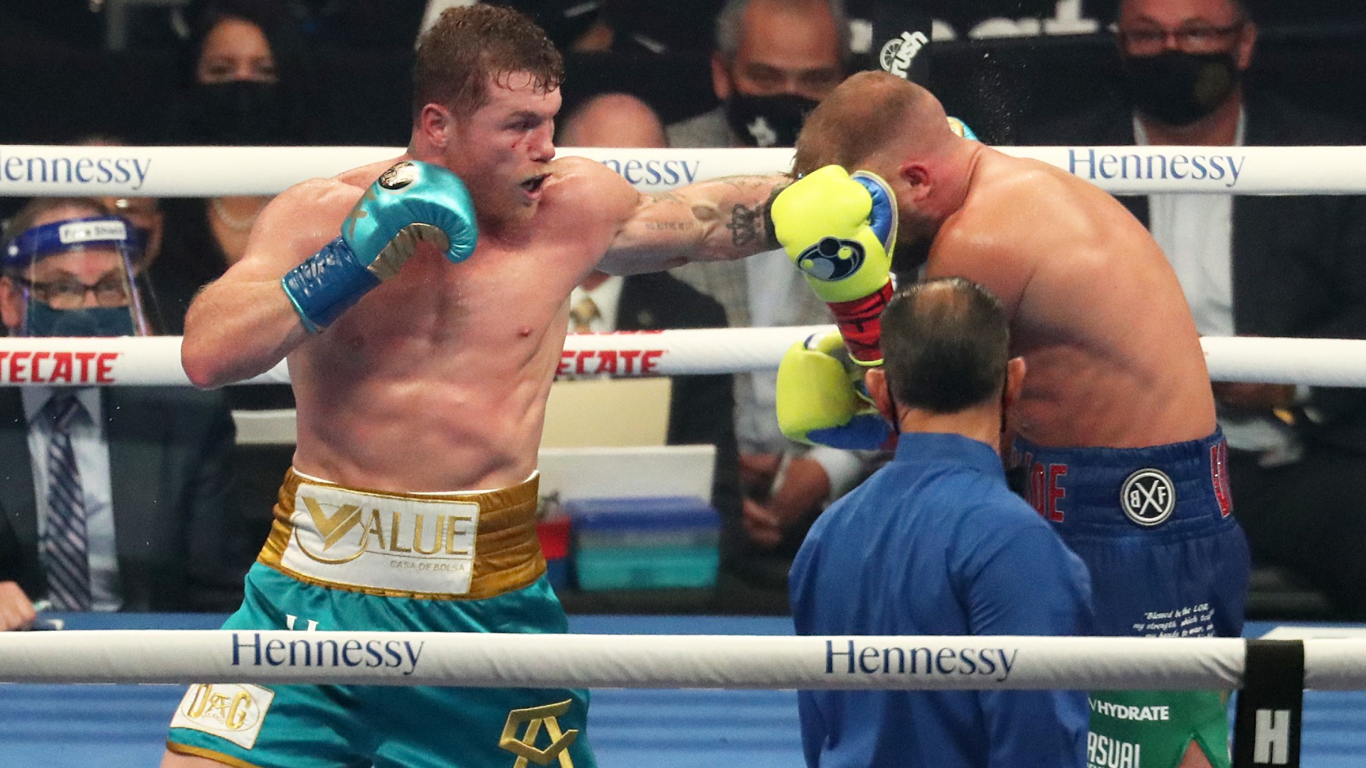 Canelo unifies titles after Saunders' corner w | beIN SPORTS