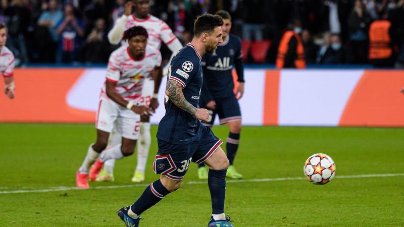 Messi scores a brace, including a panenka, aga | beIN SPORTS