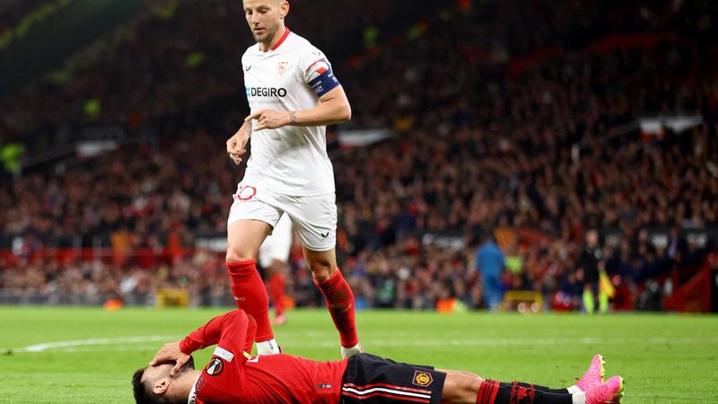 Man Utd own goals leave Sevilla quarter-final | beIN SPORTS