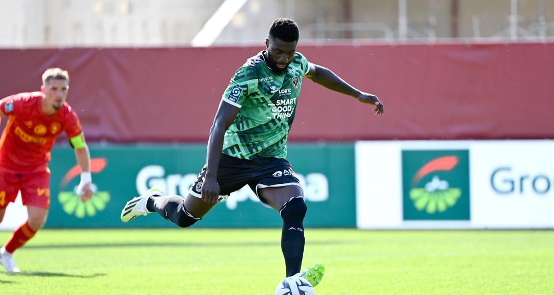 Saint-Etienne s’incline à Rodez dans un match marqué par des incidents entre supporters | beIN ...