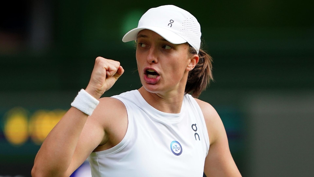 Top seed Iga Swiatek fights back to reach Western and Southern Open ...