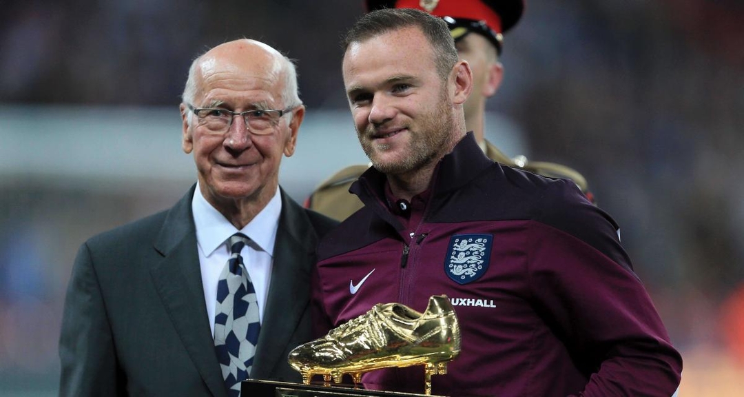 Bobby Charlton, légende de Manchester United et de l’Angleterre, est ...