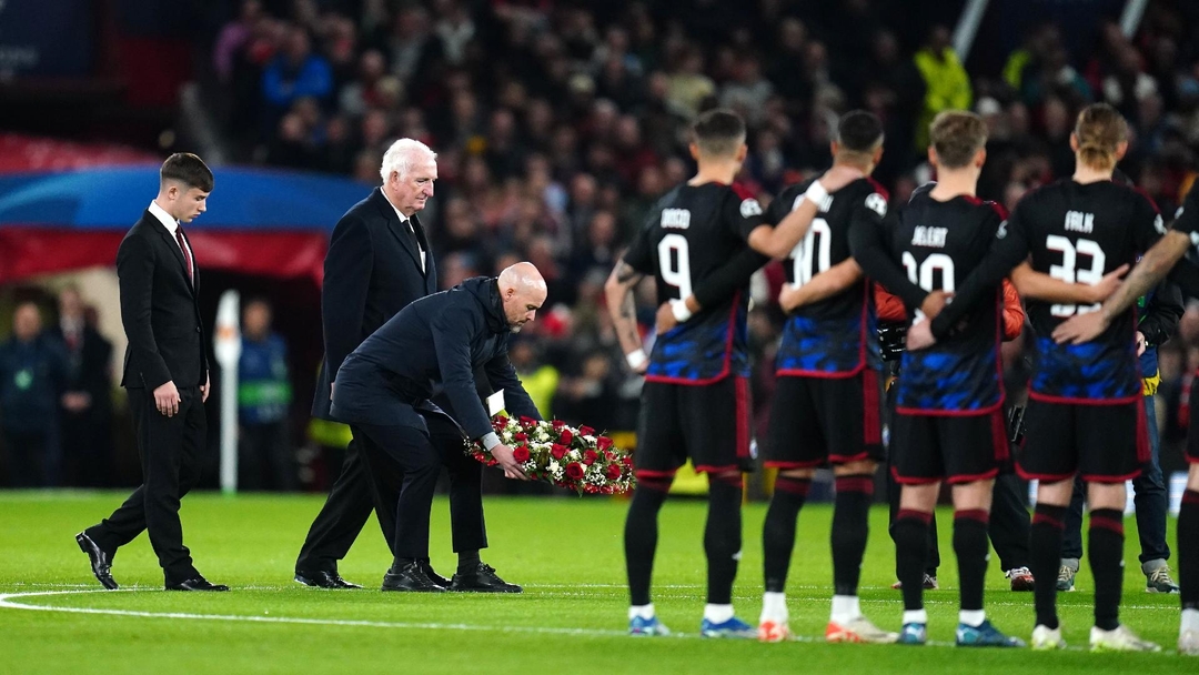 Manchester United remember Sir Bobby Charlton ahead of Champions League ...