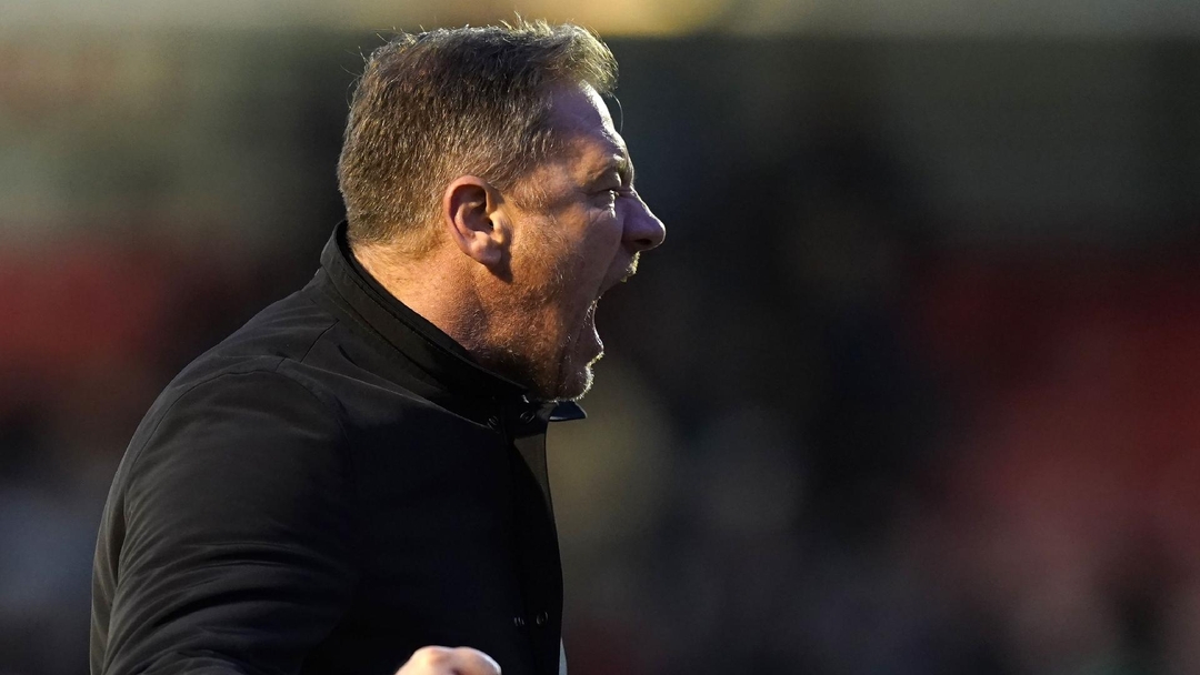 Scott Lindsey hails Crawley character after late drama | beIN SPORTS