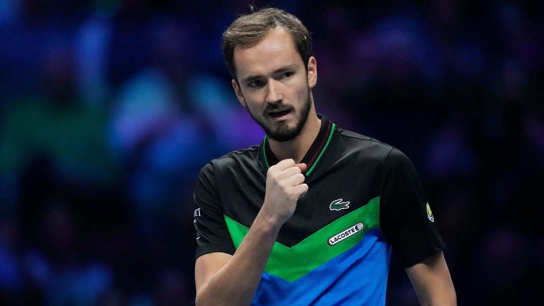 Daniil Medvedev reaches last four in Turin with victory over Alexander ...