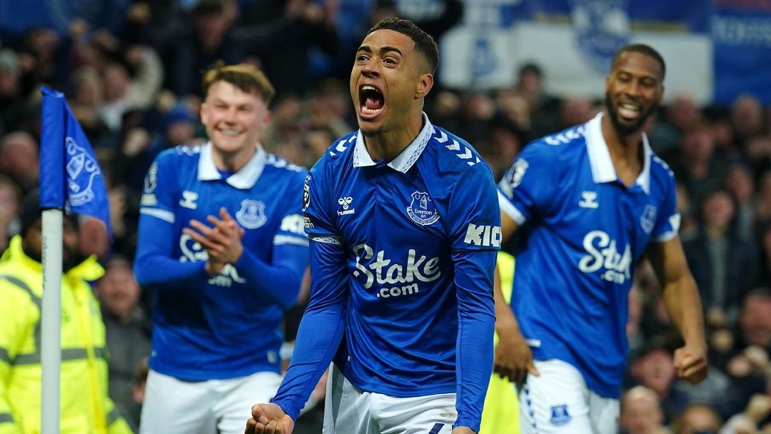 Everton win again as Abdoulaye Doucoure and Lewis Dobbin down toothless ...