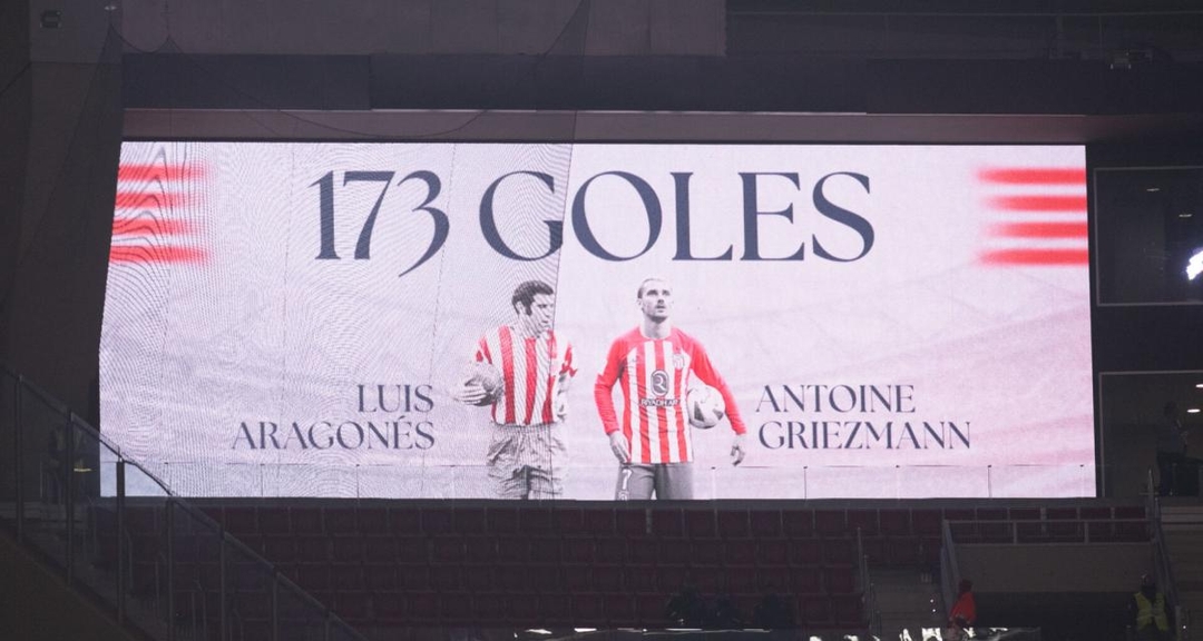 Atlético Madrid : Antoine Griezmann rend un hommage à une légende des ...