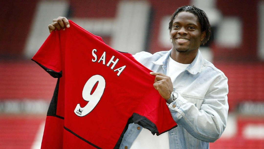 On this day in 2004: Manchester United sign striker Louis Saha from ...