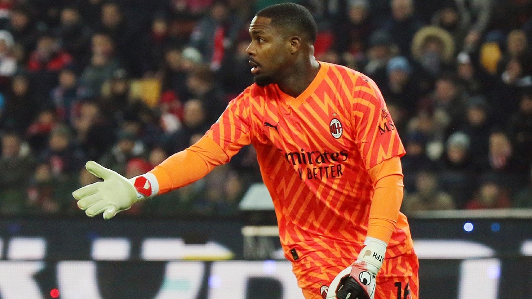 Four supporters who racially abused AC Milan’s Mike Maignan given stadium bans | beIN SPORTS