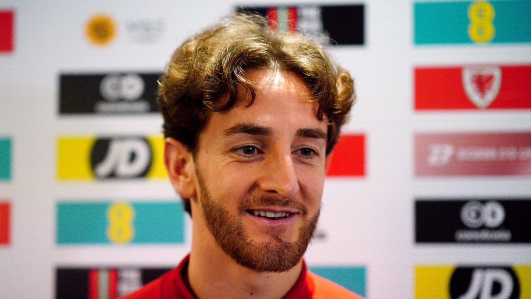 Tom Lockyer returns to Luton training ground for first time since ...