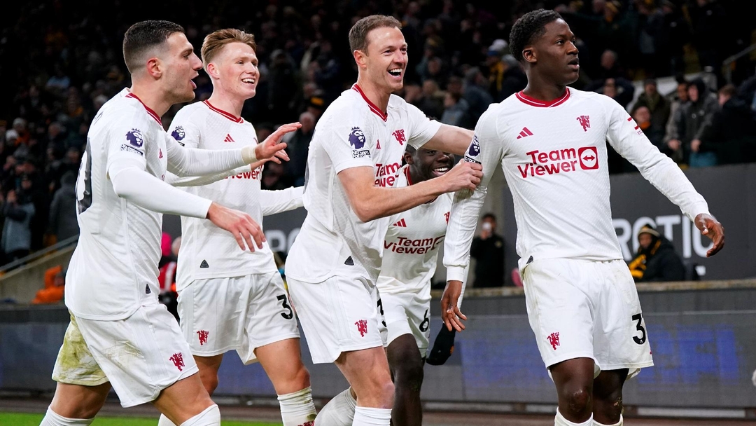 Kobbie Mainoo snatches Man Utd the points in seven-goal thriller at ...