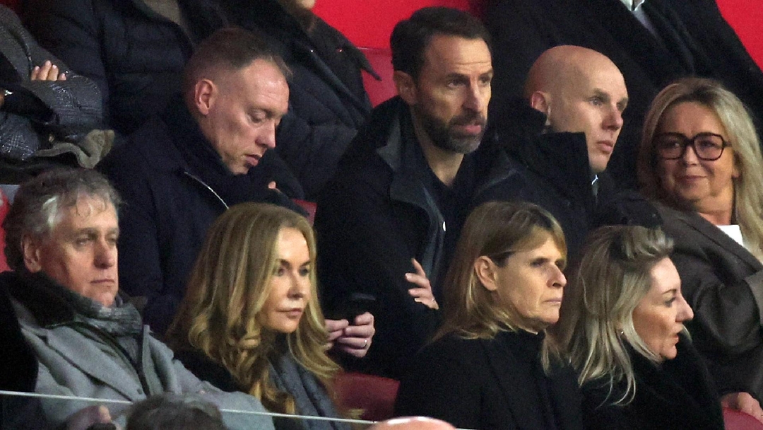 Gareth Southgate watches Jordan Henderson make Ajax debut | beIN SPORTS