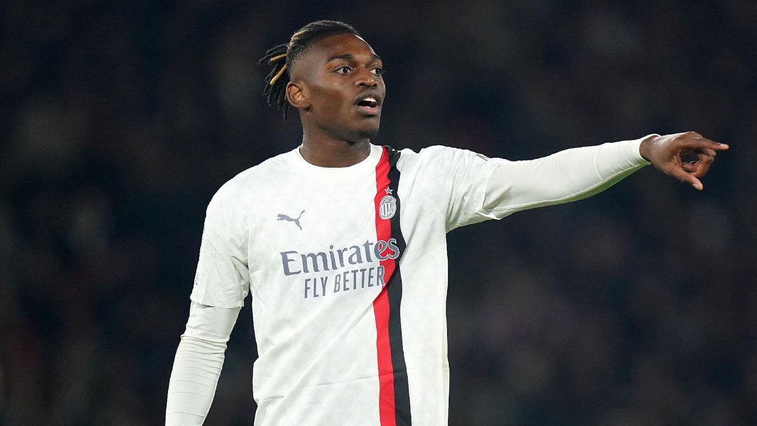 AC Milan offer support to Rafael Leao after alleged racist abuse on ...