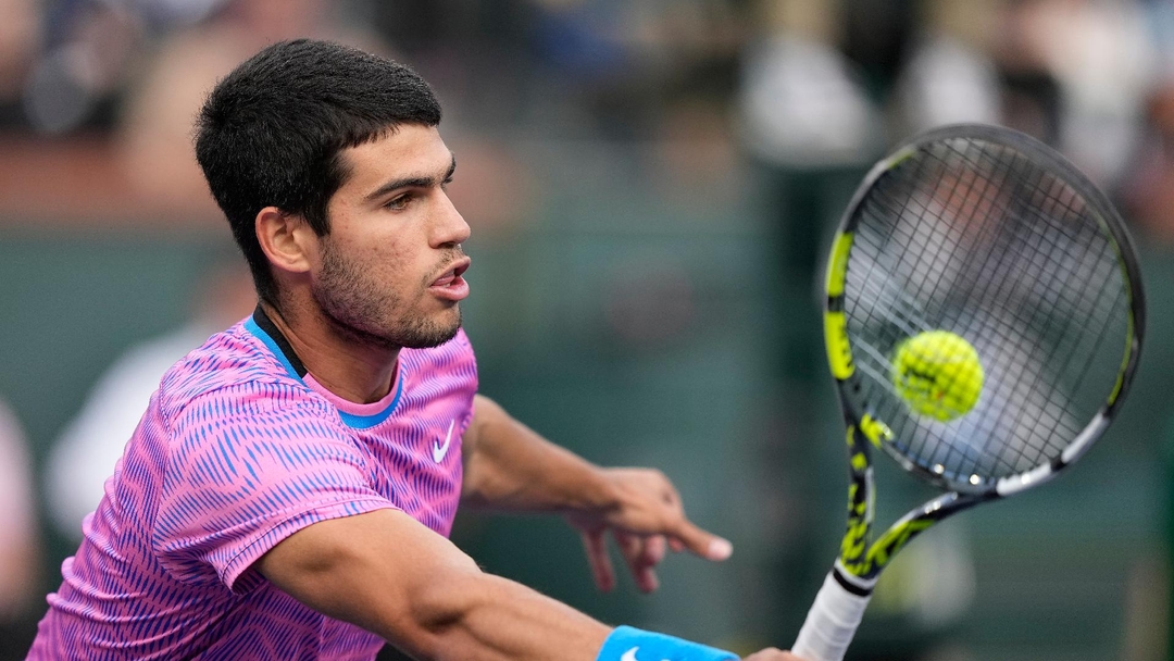 Carlos Alcaraz ends Jannik Sinner’s winning run to reach Indian Wells ...