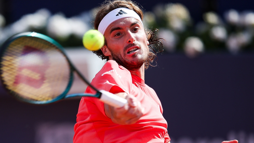 Tsitsipas comes back to reach Barcelona final | beIN SPORTS