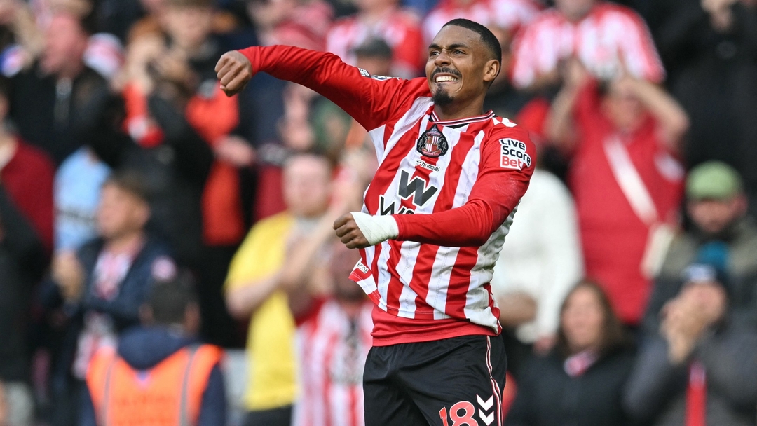 Sunderland 1-1 Aston Villa: Isidor salvages draw for 10-man hosts ...