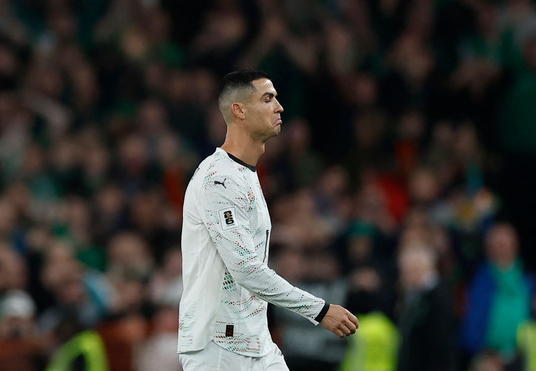 Cristiano Ronaldo Explodes: Elbow, Red Card, and Provocative Gestures ...