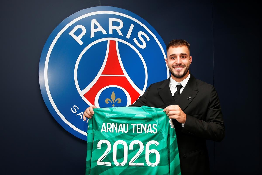 PSG Welcome Spanish Goalkeeper Arnau Tenas on a Three-Year Deal | beIN ...