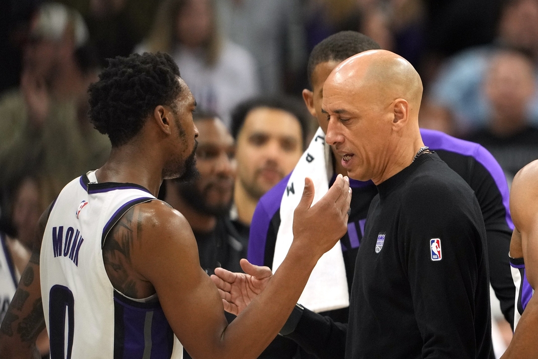 Le coach Doug Christie signe sa première victoire référence avec les ...