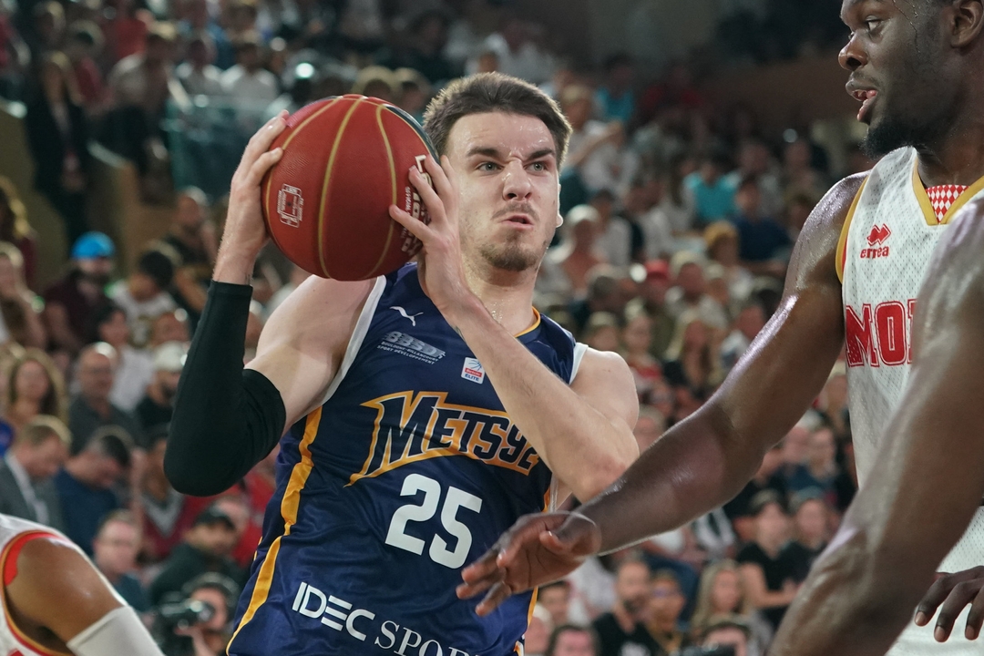 Hugo Besson en summer league avec les Bucks | beIN SPORTS