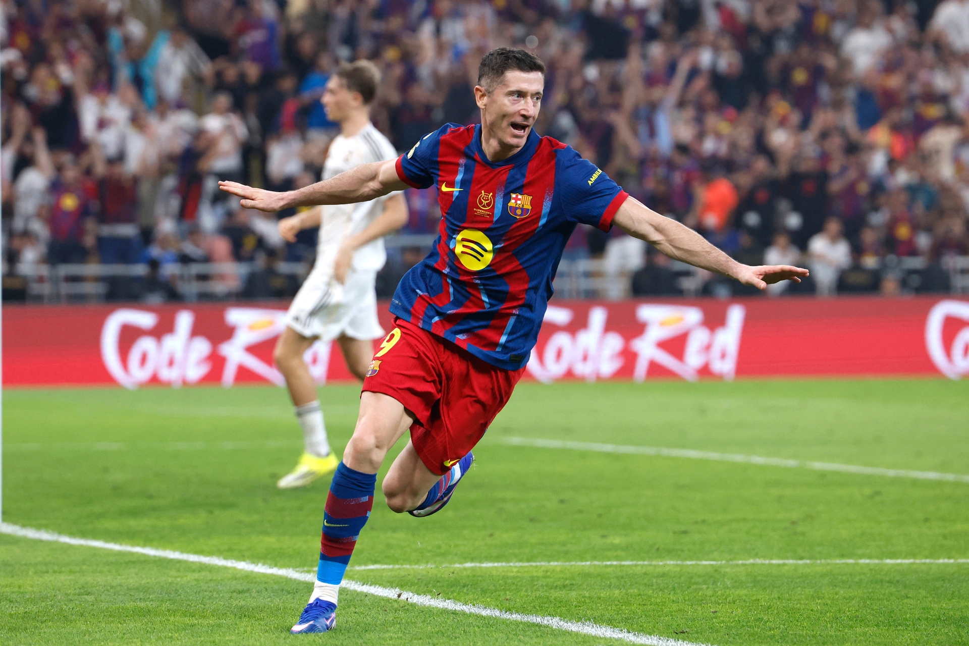 Robert Lewandoski no renovaría todavía con el Barcelona y evalúa ...