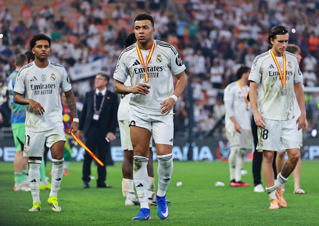 Mbappé’s Gesture That Cast a Shadow Over Barcelona’s Celebration | beIN ...