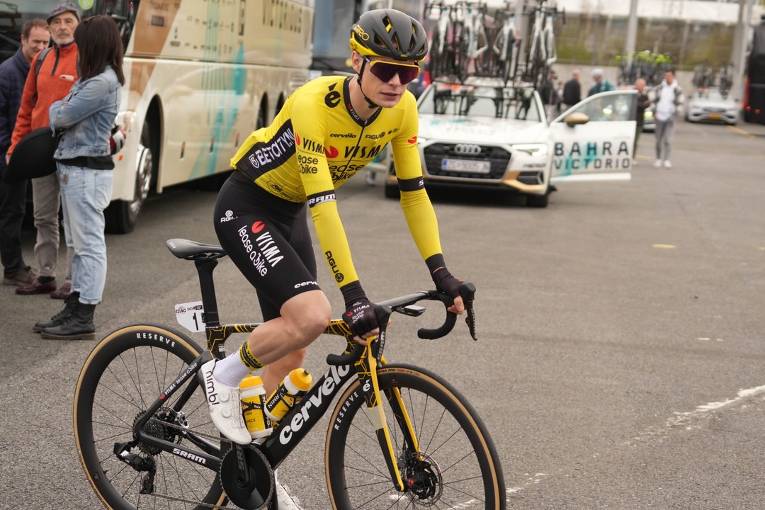 Cyclisme : Grosse chute au Tour du Pays basque, Vingegaard hospitalisé ...