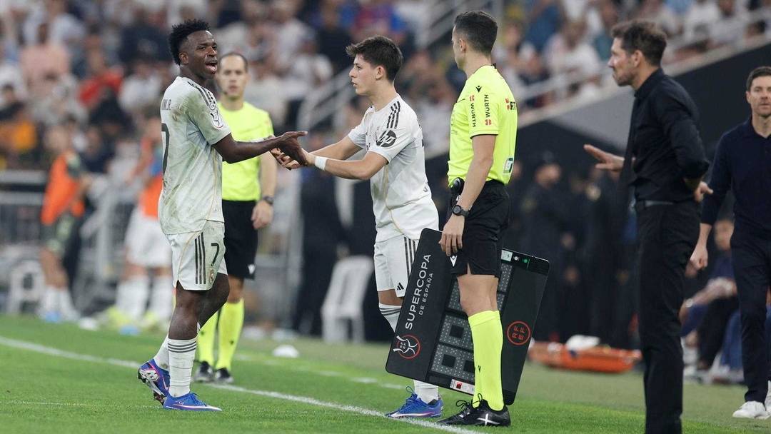 Simeone vs Vinícius: Florentino Pérez Comment Sparks Super Cup Clash ...