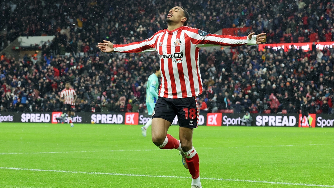 Sunderland stays in touch as 10-man Pompey folds | beIN SPORTS